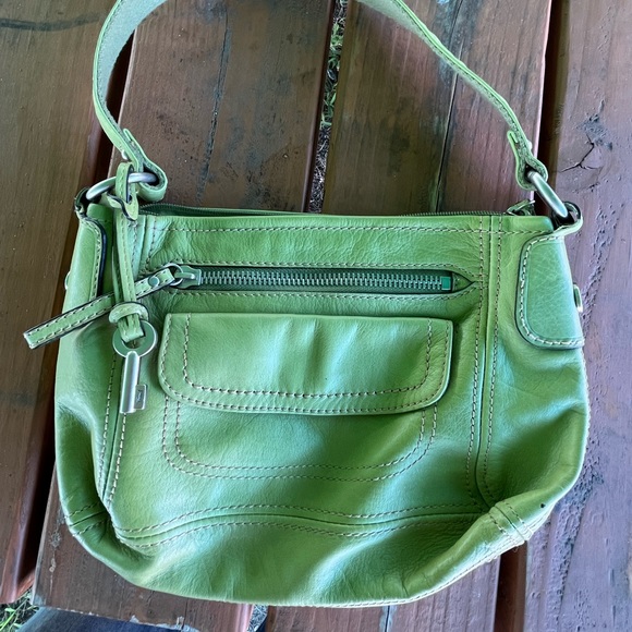 Fossil | Bags | Fossil Green Leather Handbag With Key Clean Inside ...